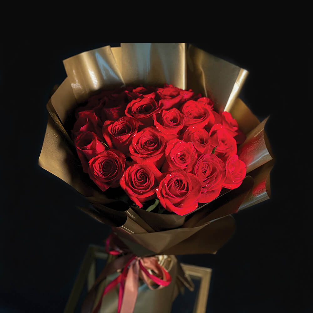 Cappuccino Flowers Bouquet | Red Roses | Aiwa Flowers | Same day delivery
