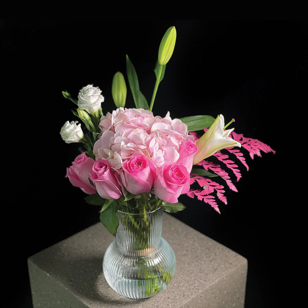 Julia Arrangement in a Clear Vase | Pink & White Flowers Vase - Aiwa ...