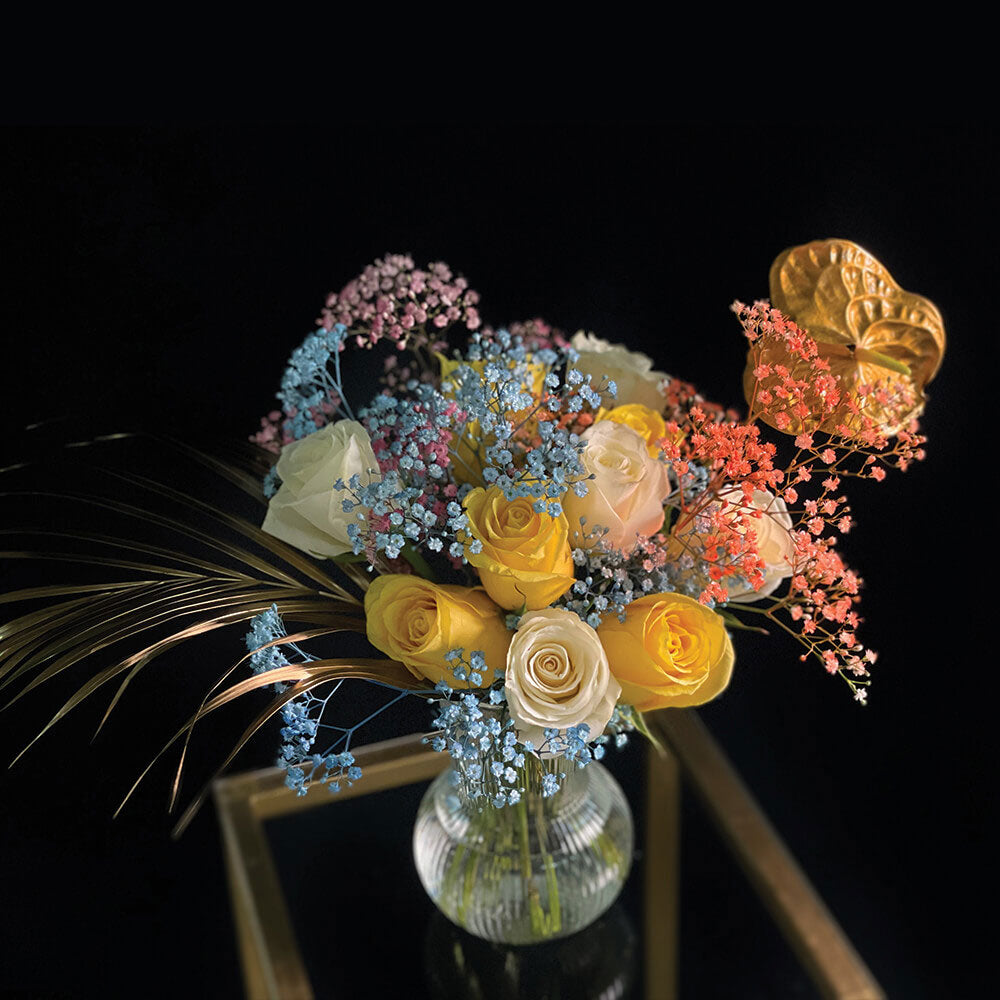 Salsa Arrangement in a Claer Vase | Flowers Delivery Online - Aiwa Flowers