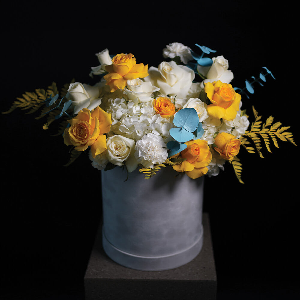 Flowers Boxes with different colors of Roses, Flowers Bouquets Delivery ...